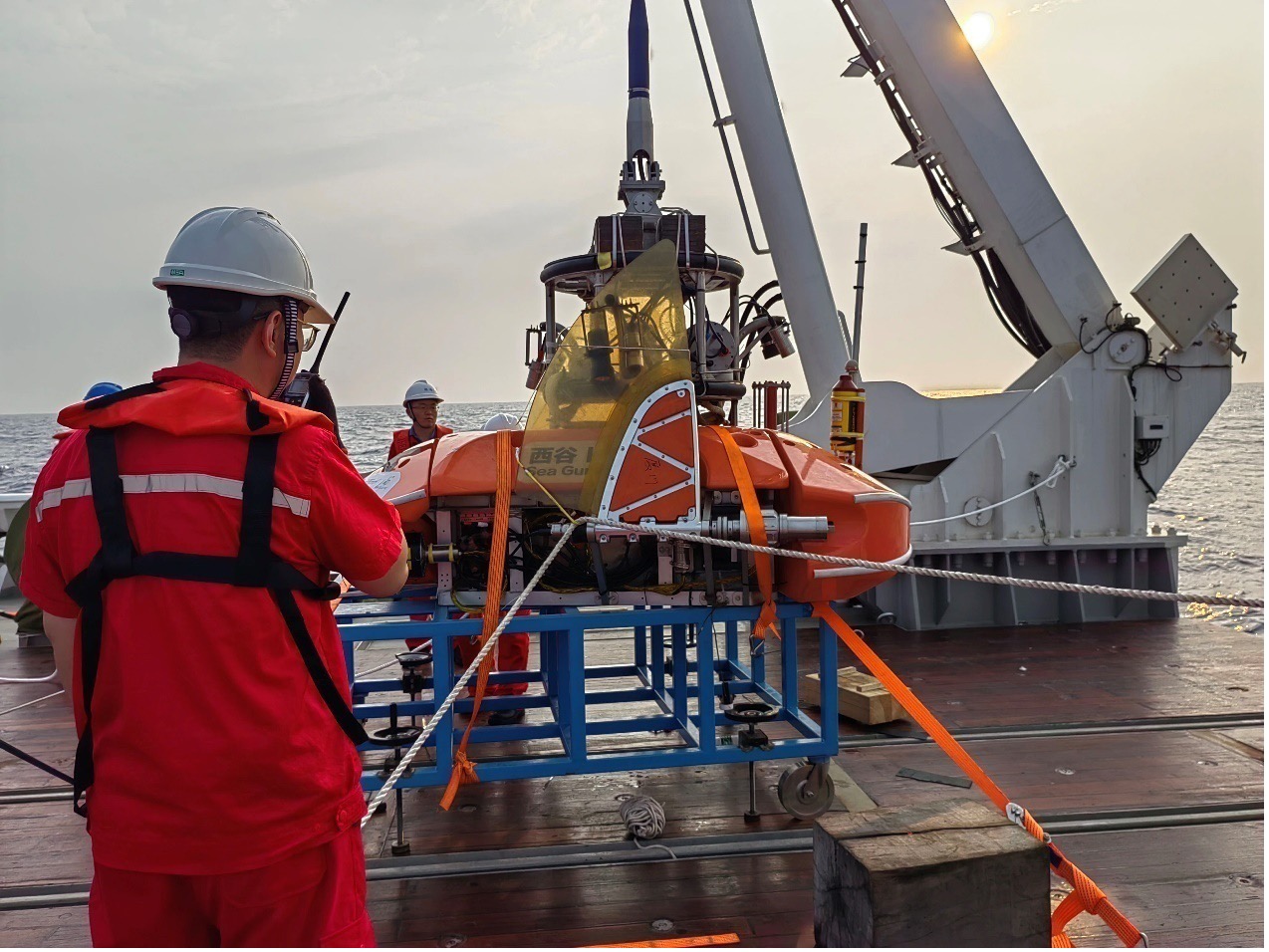 World’s First Biomimetic Submersible to Dive to 2,000 Meters